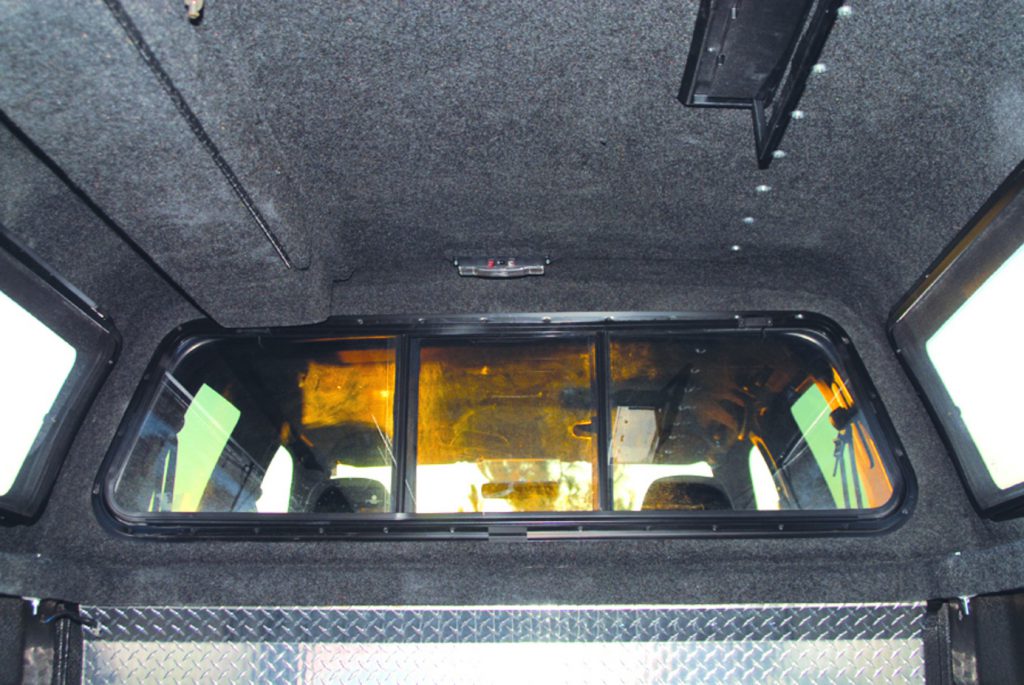 Leer Model 122 - Custom Truck Accessories