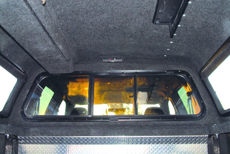 Leer Model 122 - Custom Truck Accessories