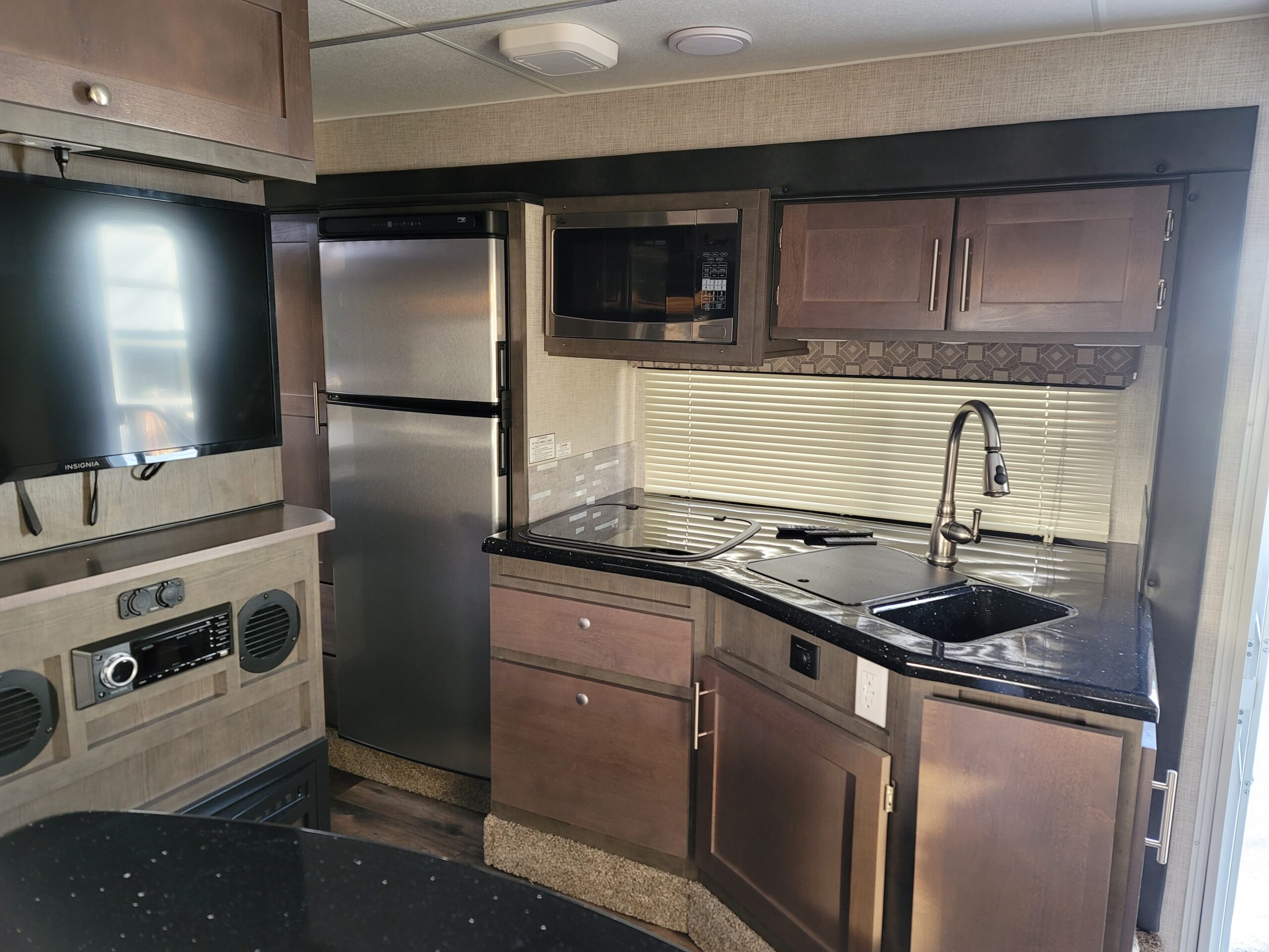 PIC9 - Custom Truck Accessories