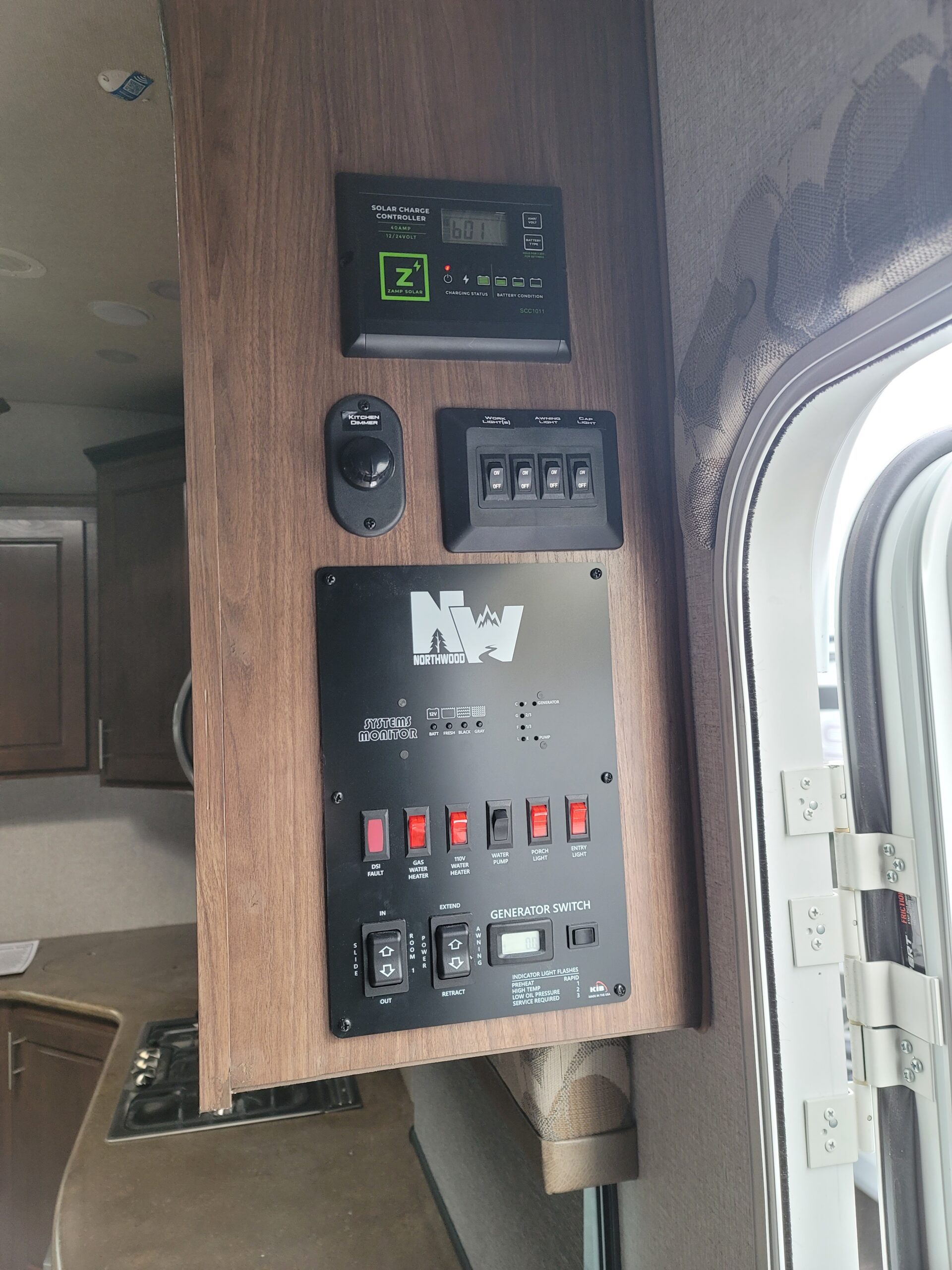 PIC26 - Custom Truck Accessories